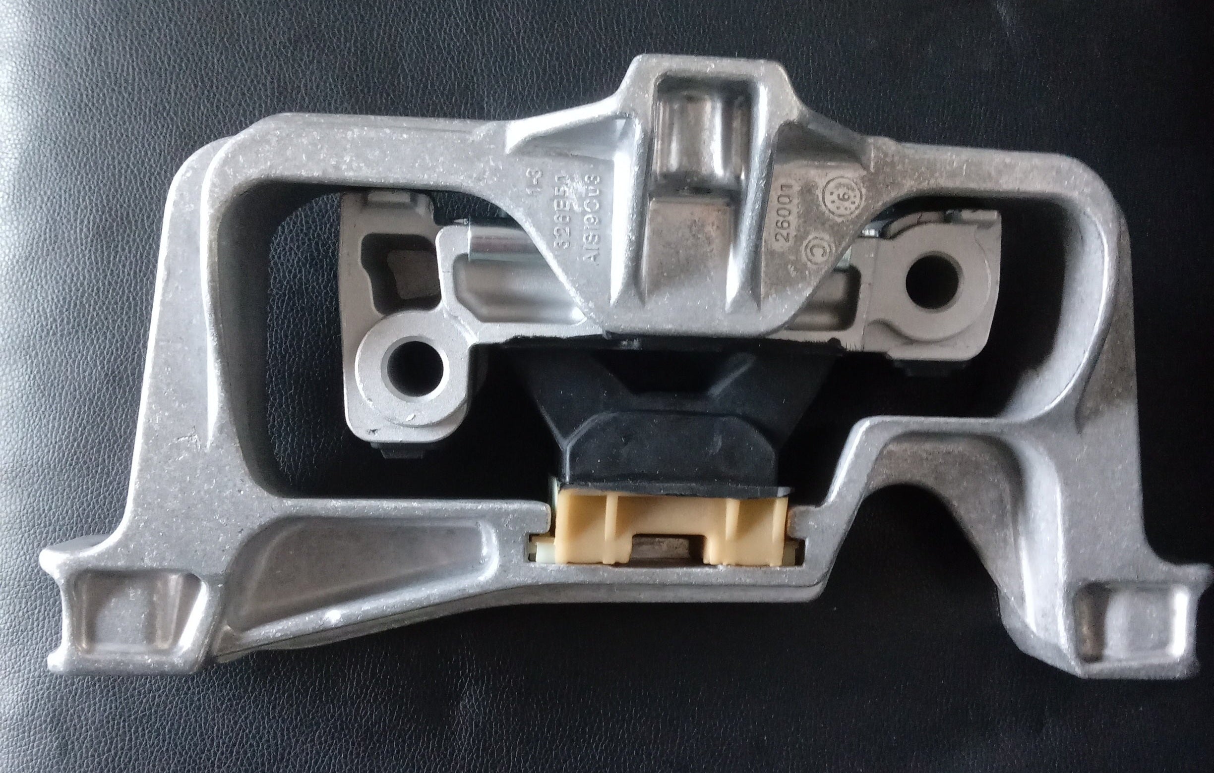 Mercedes A W176, B W246, CLA C117, GLA X156 Diesel Right Engine Mounti ...