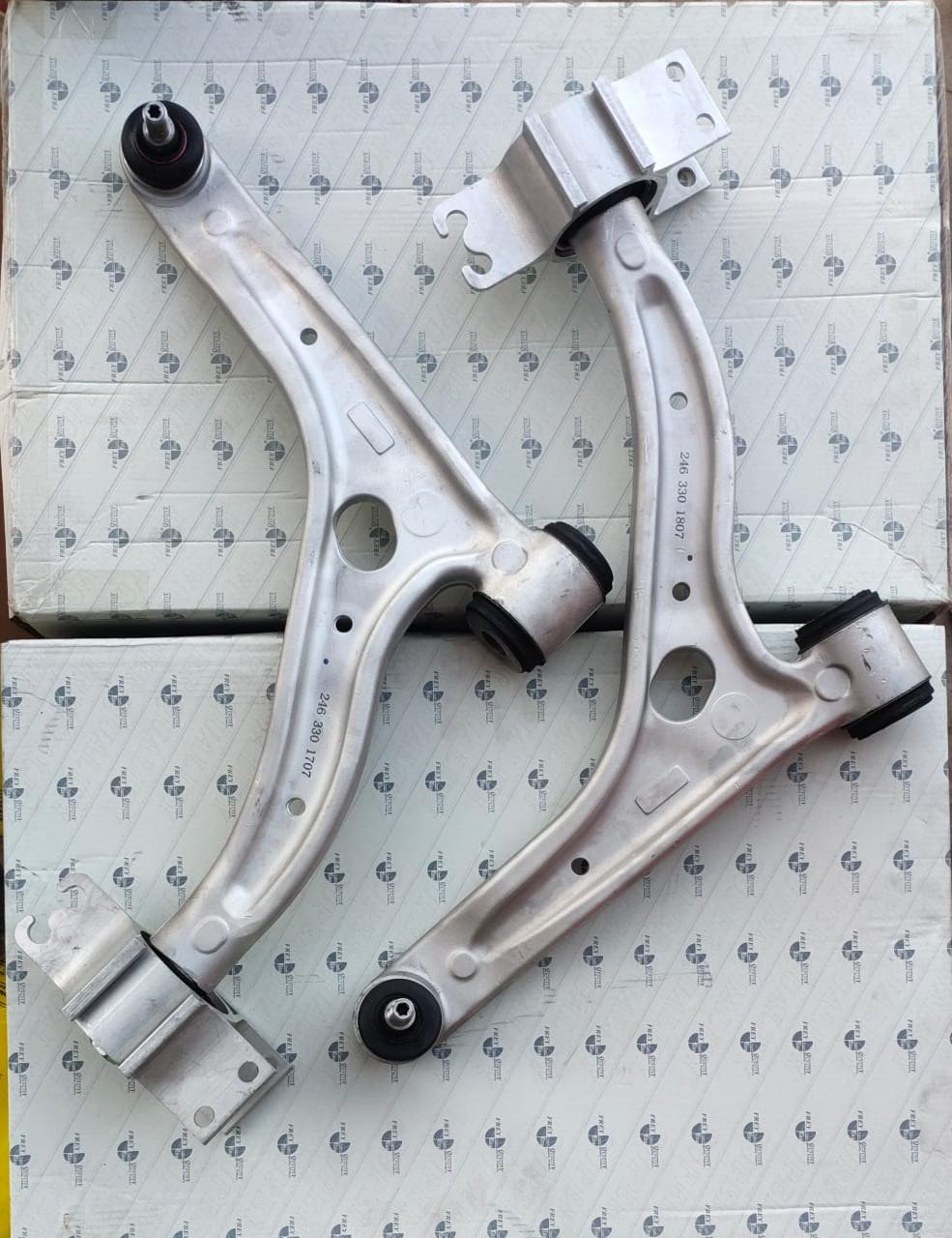 Mercedes A, B, CLA, GLA Lower Arm Set 750128801 & 750128701 - MJ ...