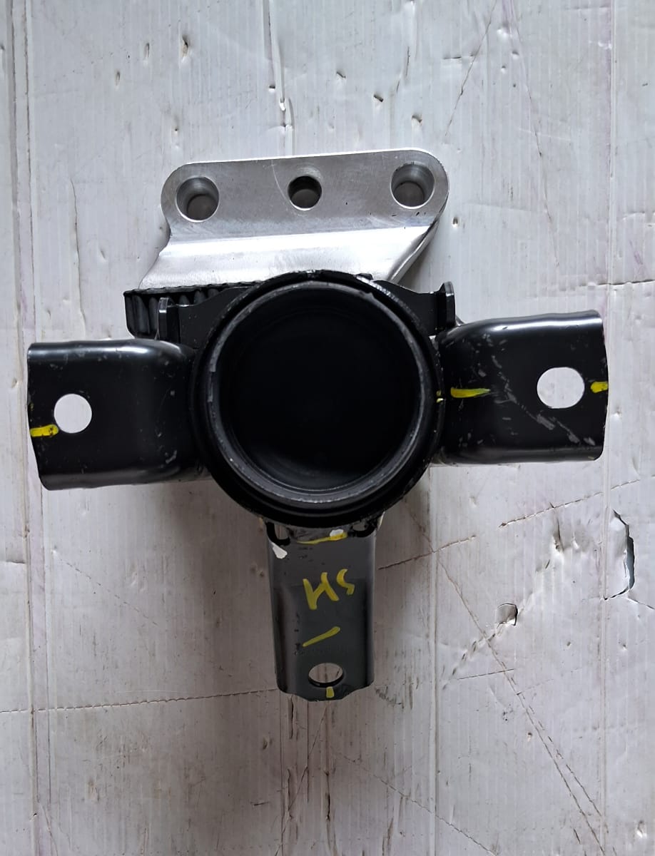 Maruti Suzuki Wagon R Latest - Engine Mounting RH Side - 11610 M 69R02 ...